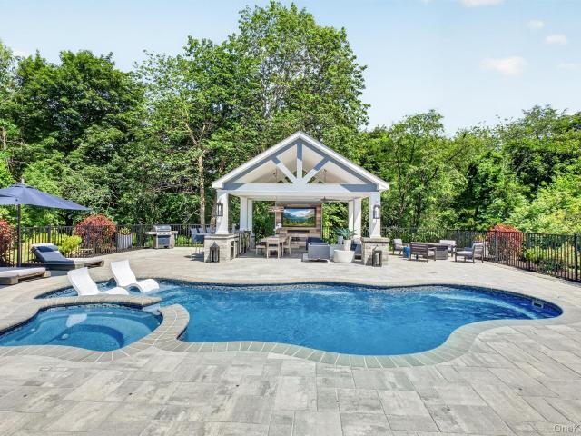 10 Sandlewood Circle