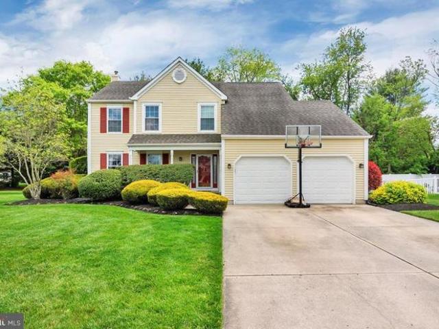 10 Saddler Dr, Medford, NJ 08055