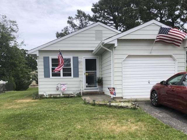 10 Saint Tropez Ct, Toms River, NJ 08757