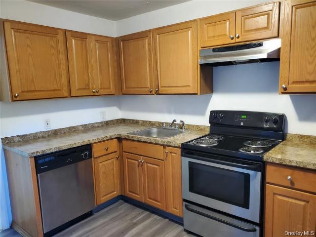 10 Sally Ln, Ridge, NY 11961 | MLS #1029