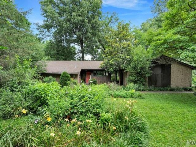 10 Sassafras Ln, Ferguson, MO 63135
