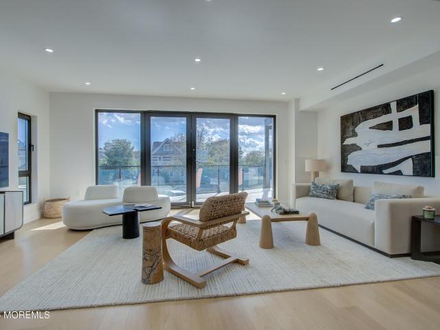 10 Seashore Drive