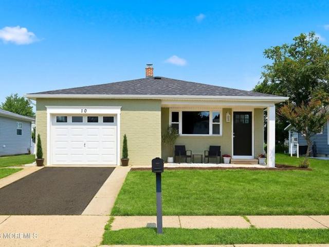 10 Seville Pl, Toms River, NJ 08757