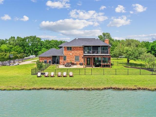 10 Ski Haven Dr, Justin, TX 76247