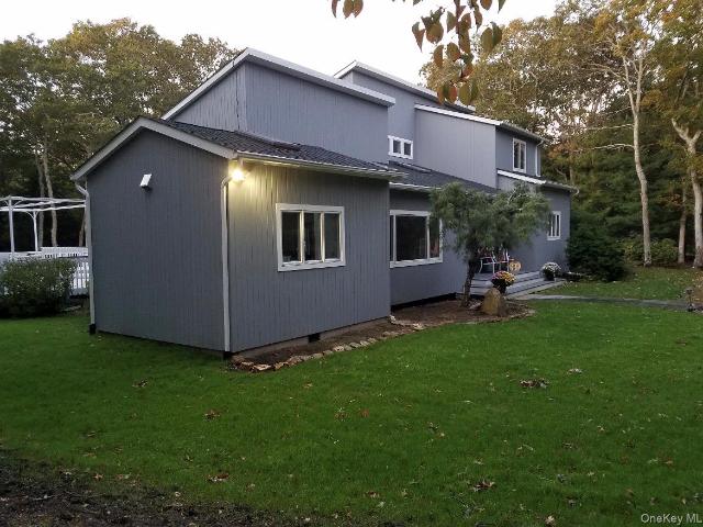 10 Skyes Neck Ct, East Quogue, NY 11942 | MLS #957546 | Compass