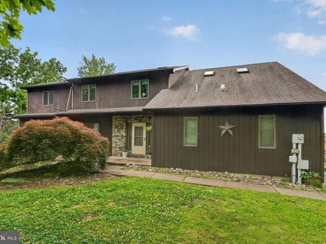 10 Shade Rd, Oley, PA 19547