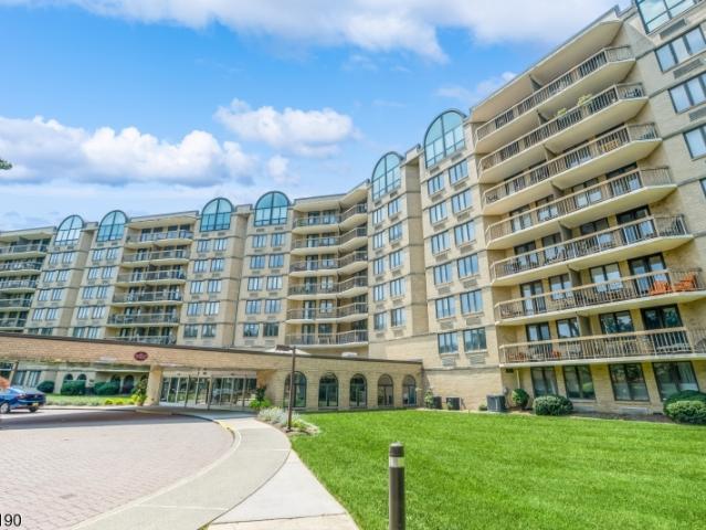 10 Smith Manor Blvd, Unit 121, West Orange, NJ 07052 | MLS #4008 | Compass