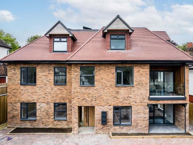 10 Smitham Downs Road, Purley, CR8 2 bed apartment to rent £2,000 pcm £462 pw