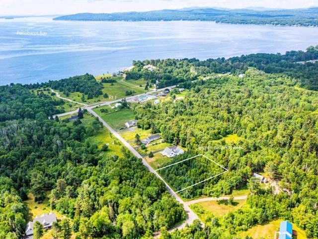 10 Spruce Knoll Ln, Searsport, ME 04974