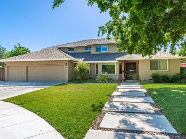10 Swan River Ct, Sacramento, CA 95831