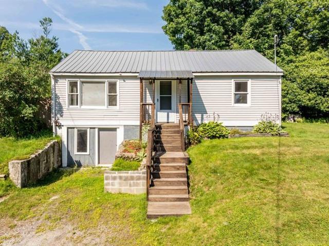10 Swan St, Newport, NH 03773