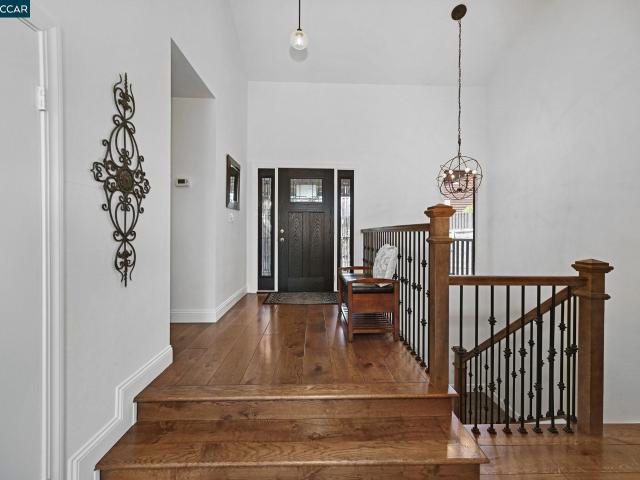 10 Swansea Ln