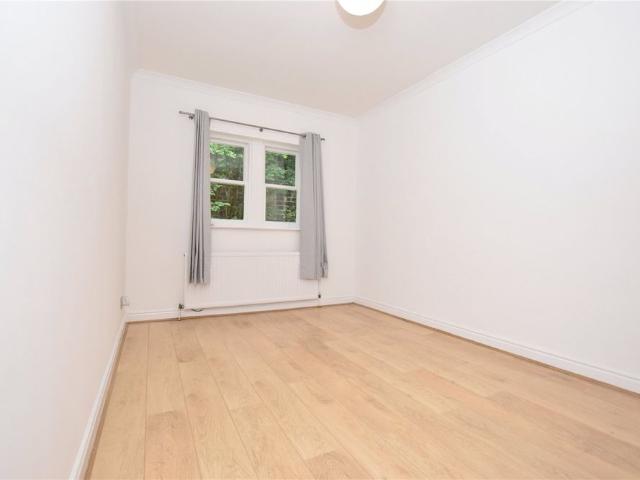 10, Stonelea Court, Headingley, Leeds, West Yorkshire, LS6 2BQ