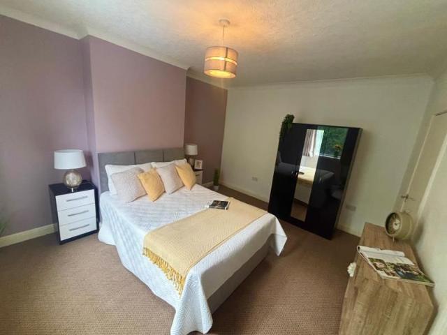 10 Station Parade LS5, 2 bed shared accommodation to rent, £1,300 pcm | PrimeLocation
