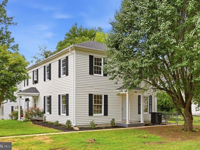 10 Standish Ct, Charles Town, WV 25414