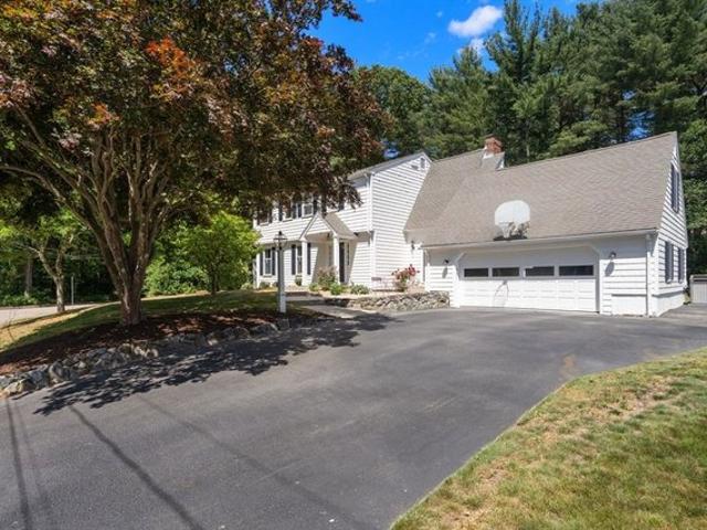 10 Steven Ln, Medfield, MA 02052