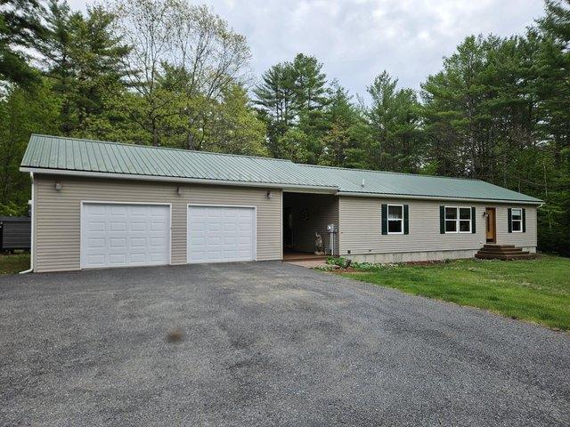 10 Steele Woods Rd, Elizabethtown, NY 12932