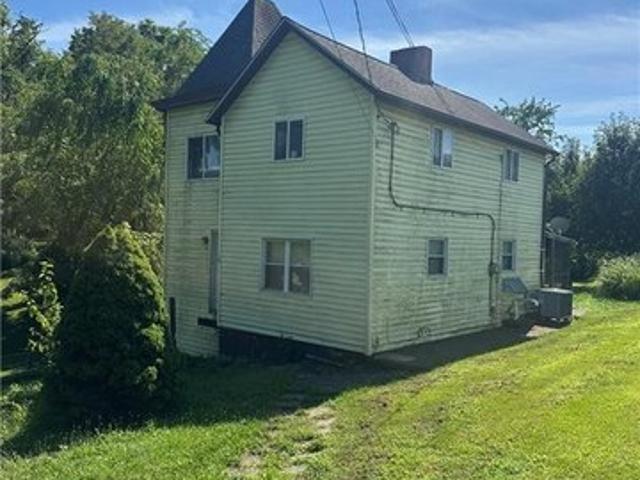 10 Step St, Millsboro, PA 15348