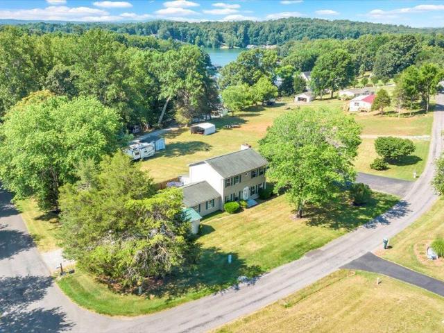 10 Sunny Cove Dr, Moneta, VA 24121 | MLS #924513 | Compass