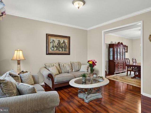 10 Surrey Lane