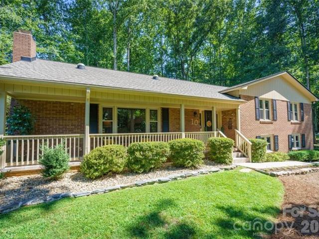 10 Surrey Run, Hendersonville, NC 28791