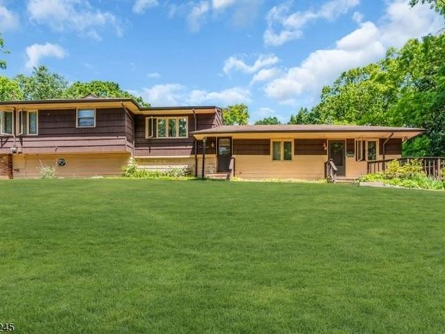 10 Sussex St, Byram Township, NJ 07874