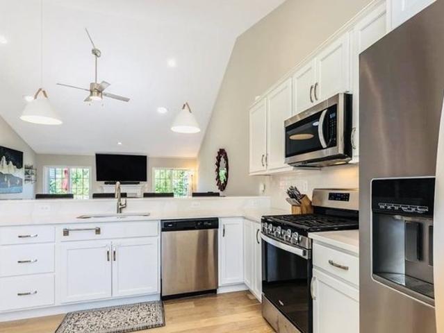 10A Cardinal Ln, Epping, NH 03042