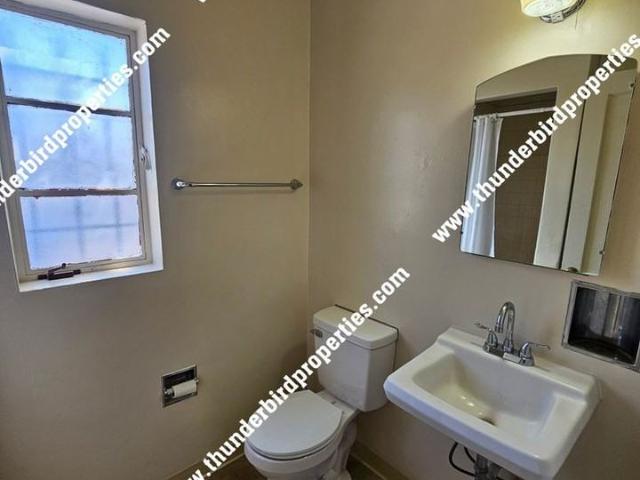 10th Street Studio Apartment for Rent at 412 10th St Sw, Albuquerque, NM 87102