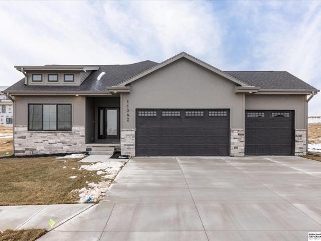 11042 S 219th St, Gretna, NE 68028
