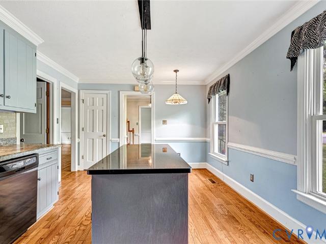 11048 Sugarloaf Drive