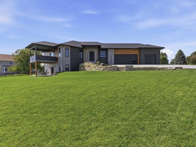 1104 Mill Knoll Ter, Manhattan, KS 66503