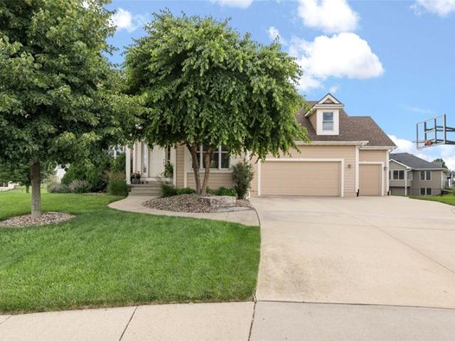 1104 NW Gabus Cir, Grimes, IA 50111