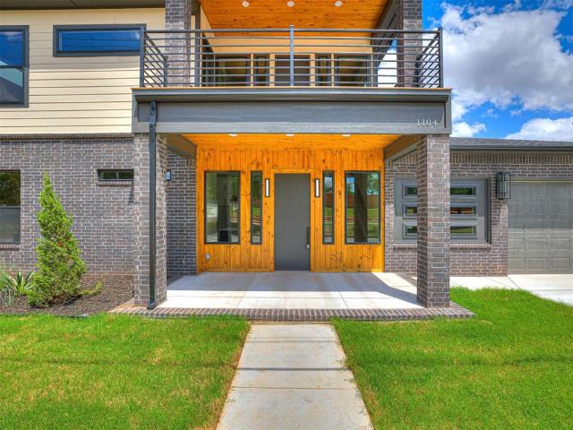 1104 N Lottie Avenue