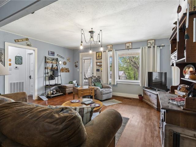 1104 N Lucille