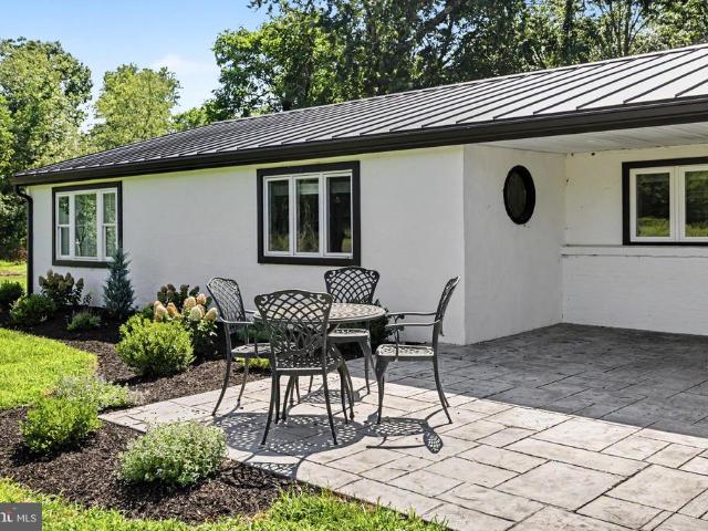 1104 Bucks Road