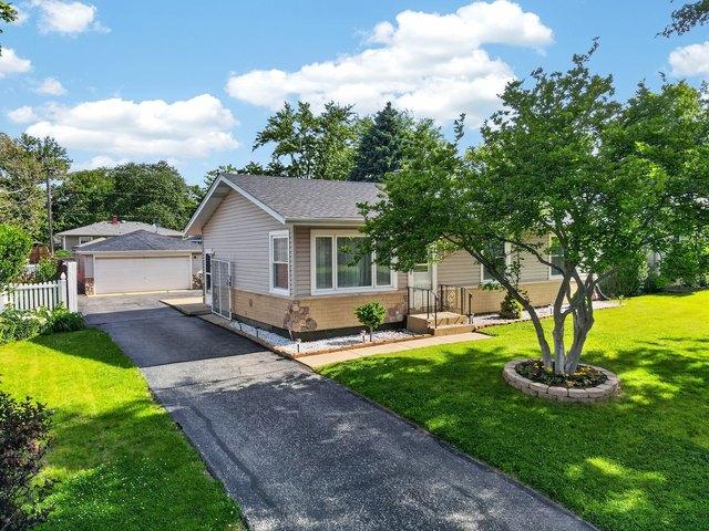 1104 Basin Dr, Lockport, IL 60441