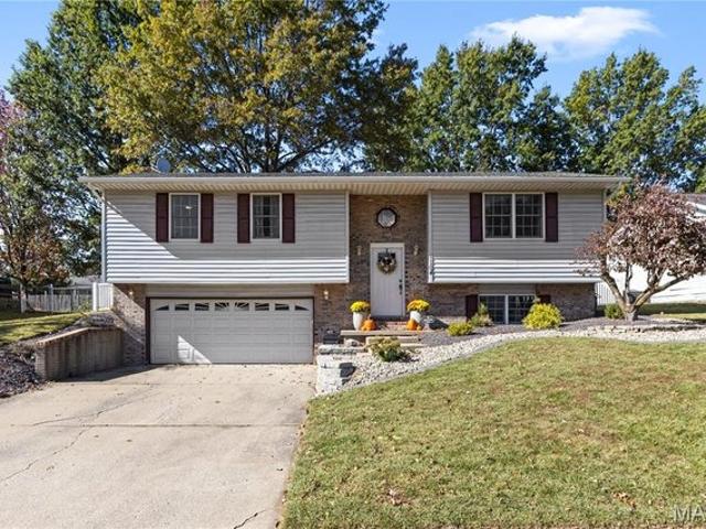 1104 Briarwood Dr, Bethalto, IL 62010