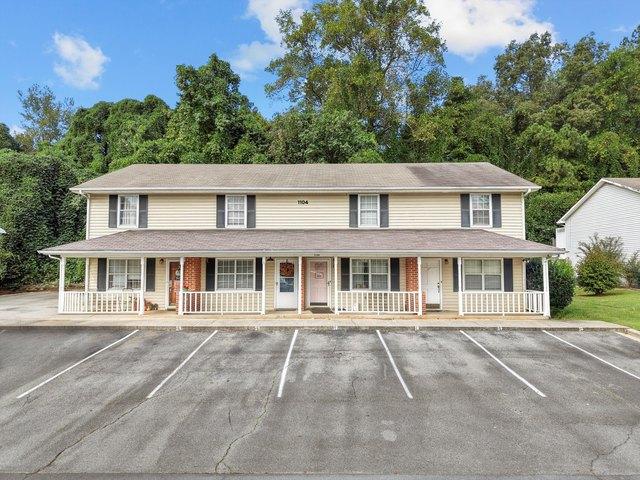 1104 Brookwood Ln, Dalton, GA 30720