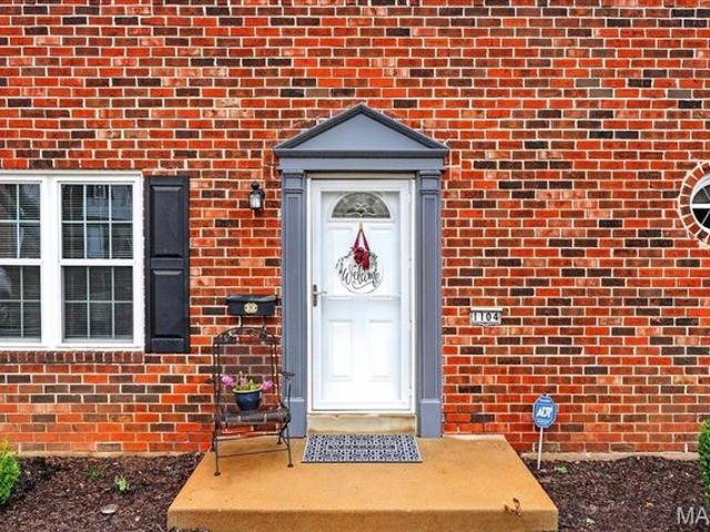 1104 Cantina Dr, Chesterfield, MO 63141