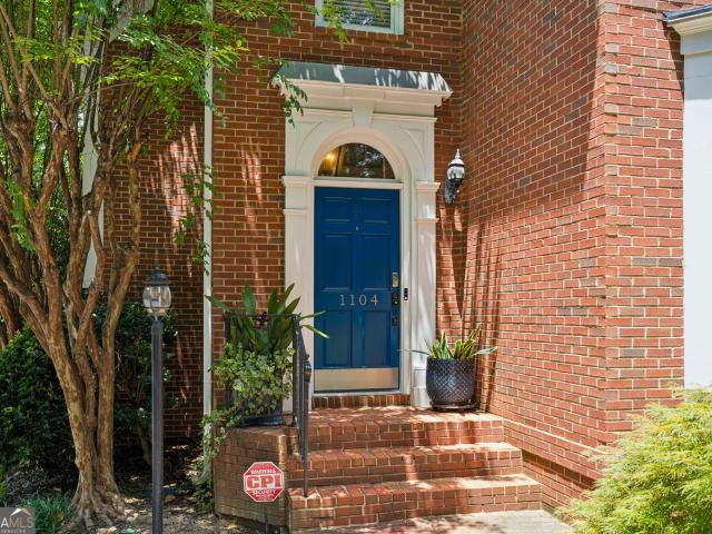 1104 Chantilly Crescent NE