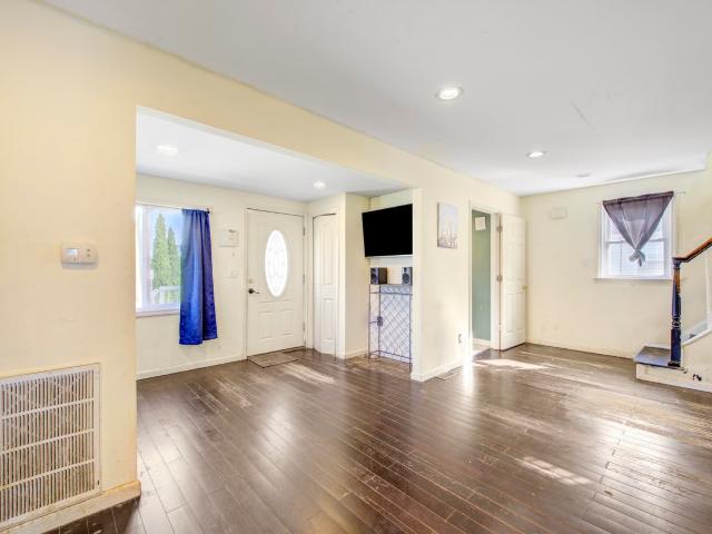 1104 Congress Ave
