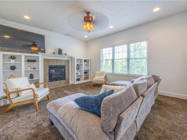 1104 Cross Creek Dr