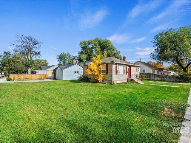 1104 E Dewey Avenue