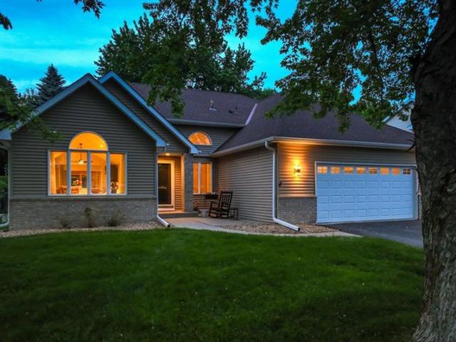 1104 Falls Curv, Chaska, MN 55318