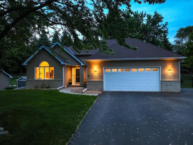 1104 Falls Curve