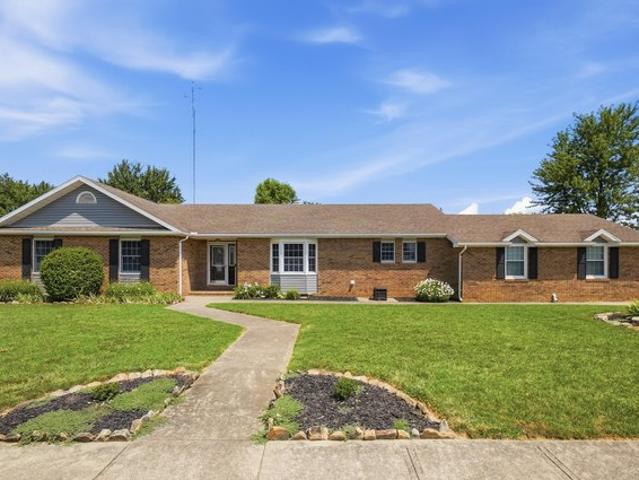 1104 Farmington Ln, Washington Court House, OH 43160