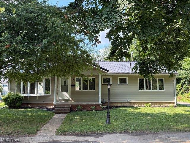 1104 Herbig Ave, Coshocton, OH 43812