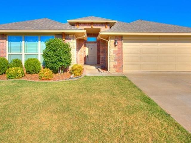 1104 Hickory Creek Dr, Yukon, OK 73099