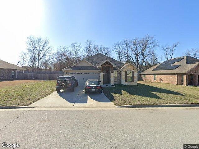 1104 Lakeview Dr, Webb City, MO 64870
