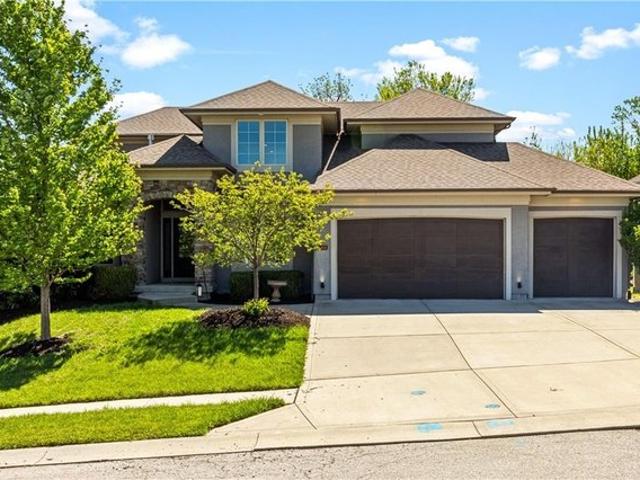 1104 Lakecrest Cir, Raymore, MO 64083
